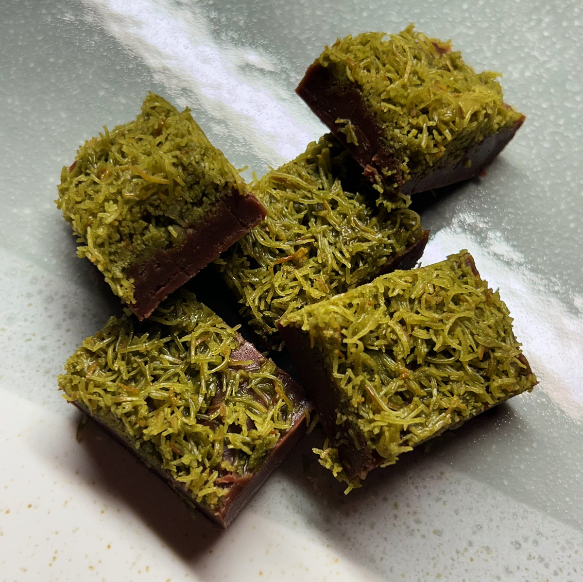 Kanafeh en Pistachio (viral Dubai chocolate) 12 stuks – Divine Maia ...